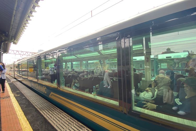 Foto : Hingga Hari Terakhir Beroperasi, 2.238 Penumpang Nikmati Kereta ...