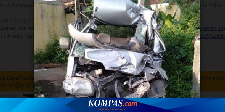 Tabrak Truk dari Belakang, Mobil Gran Max Hancur di Tol Bawen ...