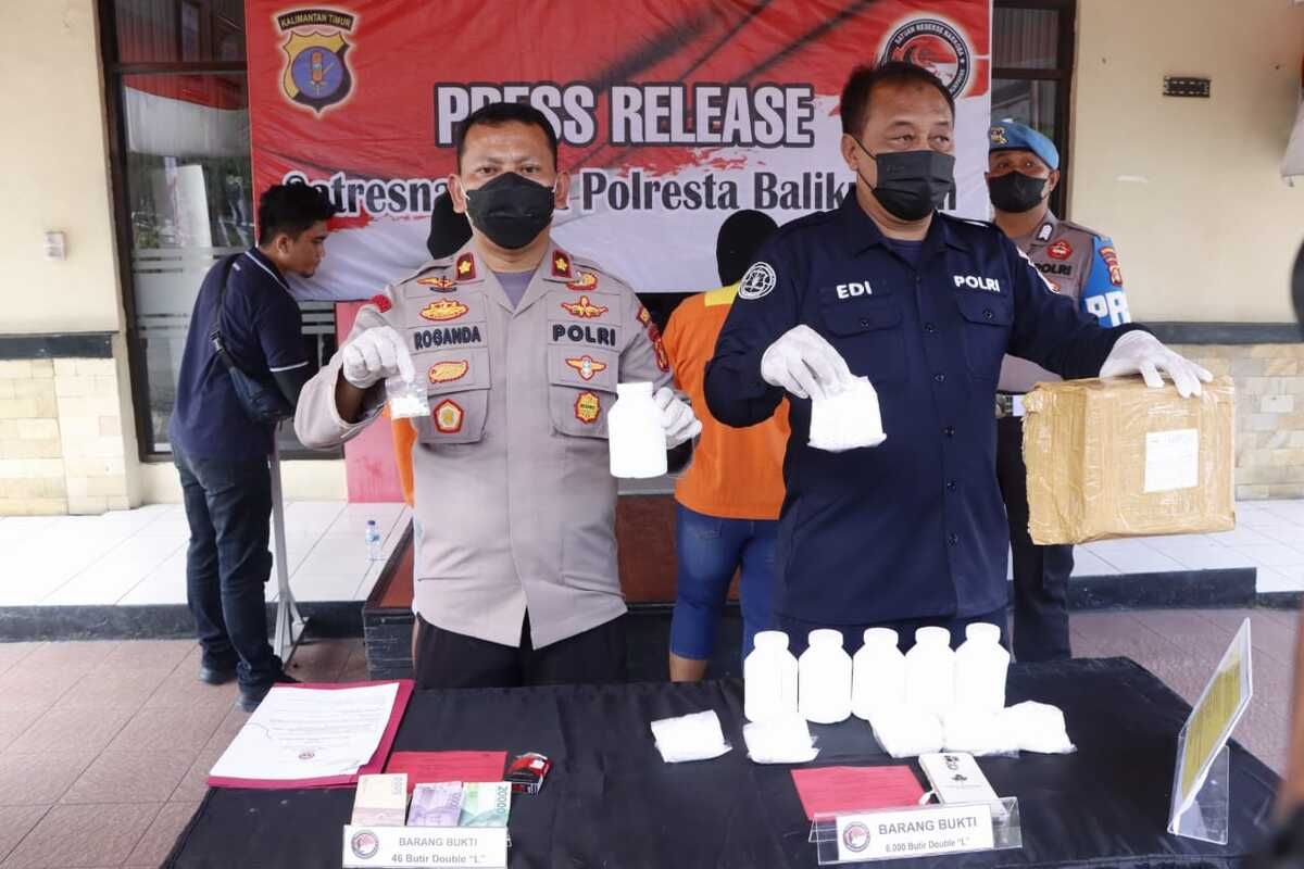Sembunyikan 6.000 Pil Dobel L dalam Botol, Pria di Balikpapan Diringkus ...