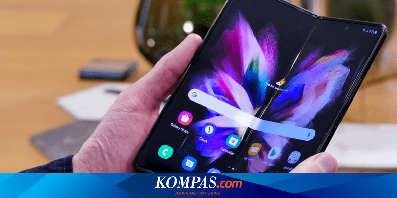 Ponsel Lipat Makin Populer, Tipe "Buku" Geser "Clamshell"