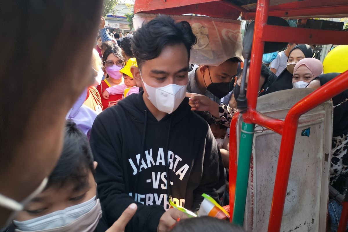 Saat Gibran Rakabuming Jadi Pejual Es Krim di CFD Solo...