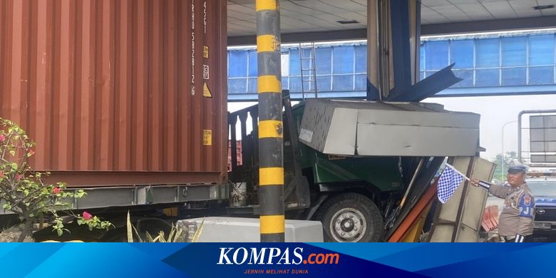 Sopir Diduga Mengantuk, Truk Trailer Tabrak Gardu Tol Waru Sidoarjo