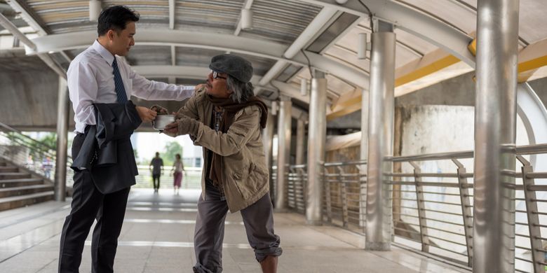 Contoh Dialog Asking and Offering Help