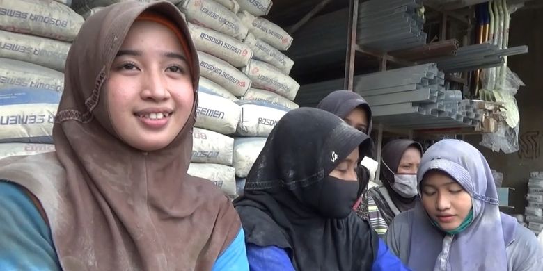 Berita Harian Mahasiswi Kuli Panggul Semen Terbaru Hari Ini - Kompas.com Berita Harian Mahasiswi Kuli Panggul Semen Terbaru Hari Ini - Kompas.com