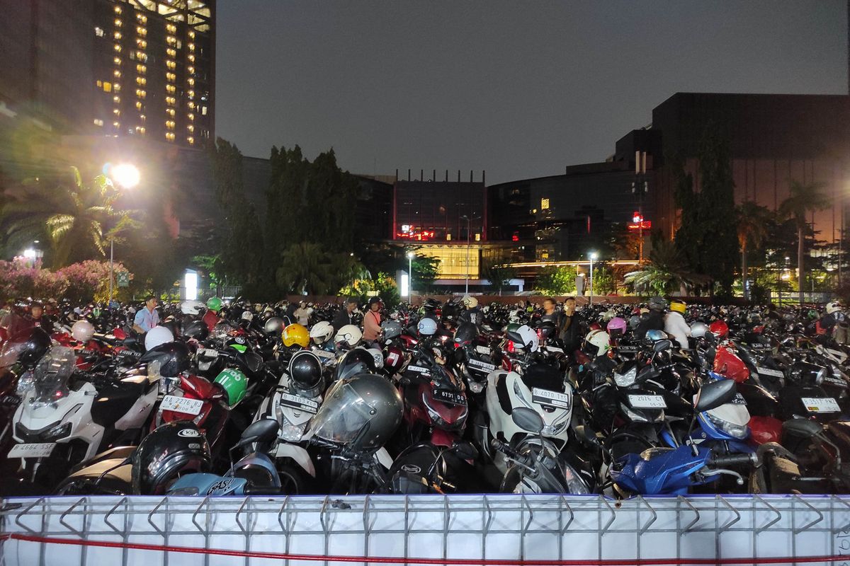 Cerita Pengunjung PRJ Habiskan Waktu Dua Jam Hanya untuk Cari Parkir