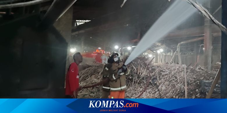 Akibat Gesekan Mesin, Pabrik Kayu di Wonosobo Terbakar