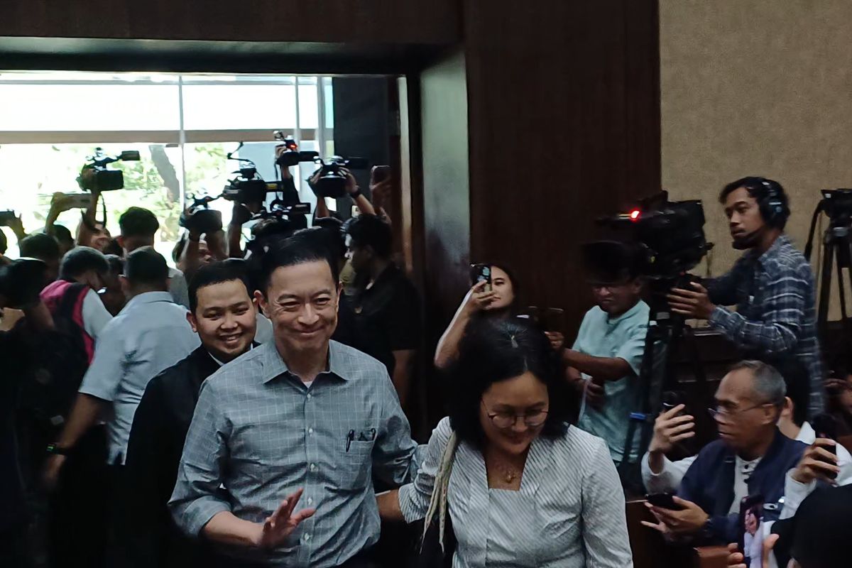 Tom Lembong Tiba untuk Hadapi Sidang Tuntutan, Disambut Riuh Pendukung