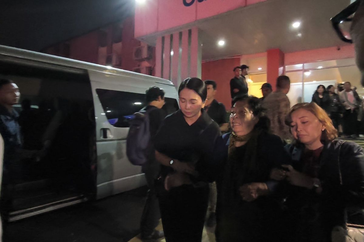 Isak Tangis Keluarga Pecah saat Sambut Jenazah Zetro Leonardo Purba di Bandara