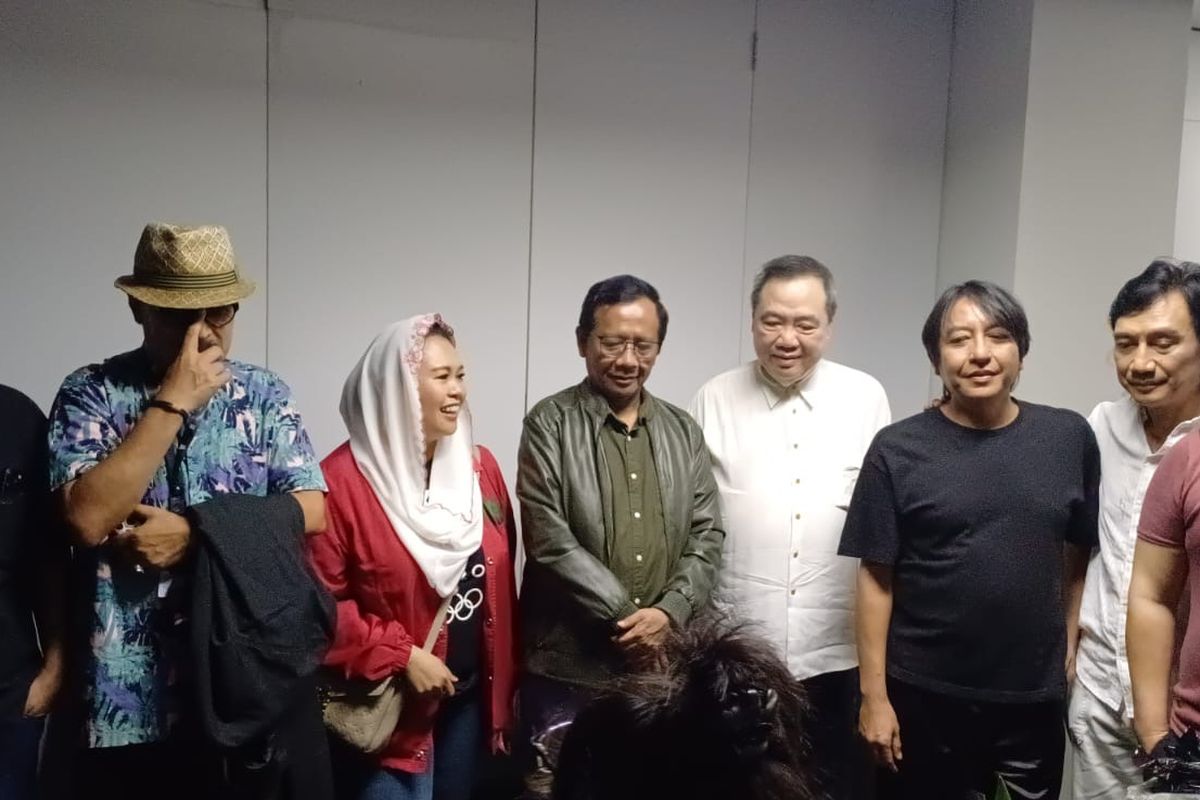 Mahfud MD dan Yenny Wahid Ikut Rayakan Ultah Konser Ke-36 KLa Project
