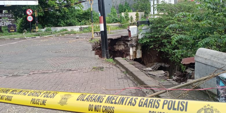 Berita Harian Jembatan Lembah Dieng Malang Ambrol Terbaru Hari Ini ... Berita Harian Jembatan Lembah Dieng Malang Ambrol Terbaru Hari Ini ...