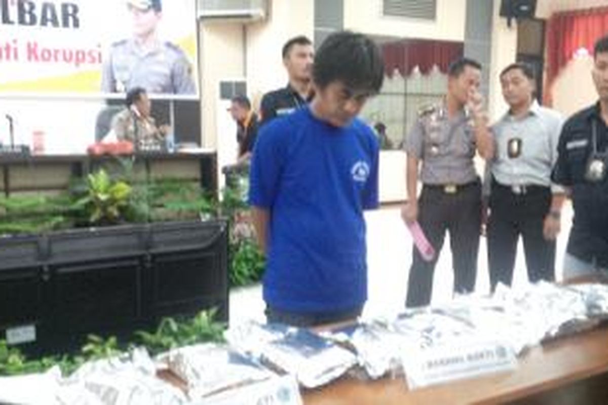 Dwi Ditangkap Bawa 10 Kg Sabu Bersama Istri dan Anaknya