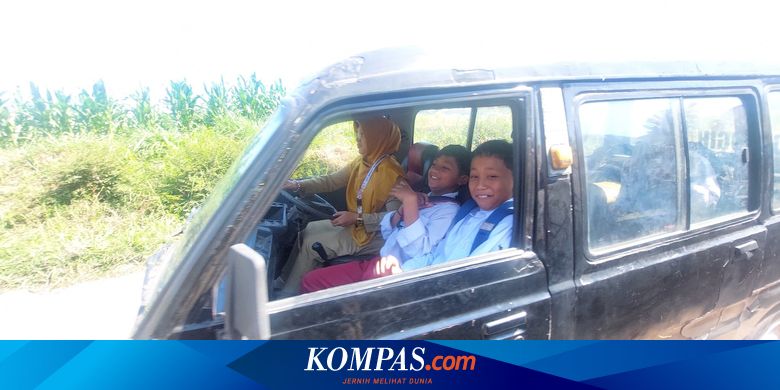 Sekolahnya Terpencil, Kepala Sekolah Beli dan Setiri Mobil Antar Jemput Siswa