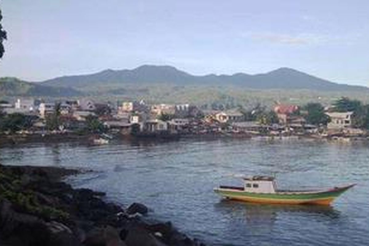 Pantai Manado Menjadi Pusat Rekreasi Warga