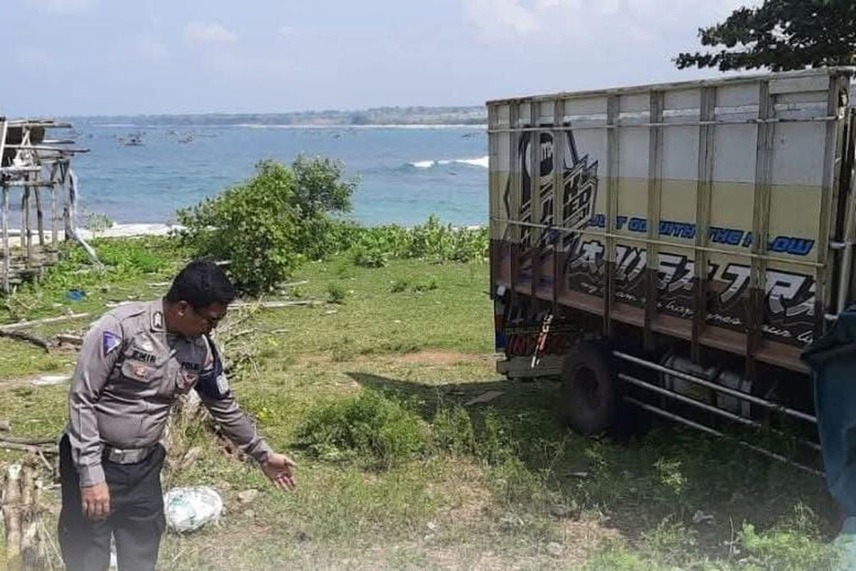 Truk Jagung Terguling di Sumbawa, 2 Tewas dan 6 Luka-luka