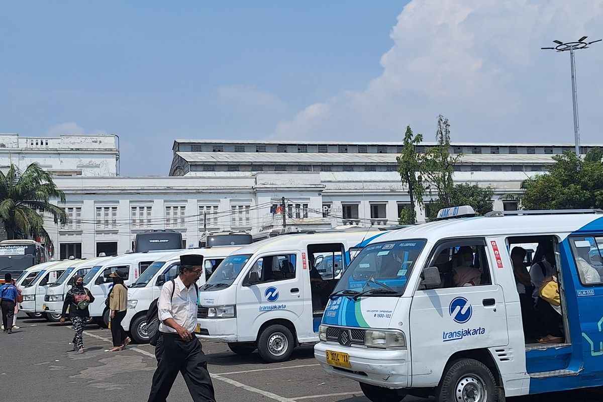 Lalu Lintas Macet, Sopir JakLingko di Tanjung Priok Sulit Dapat Upah Rp ...