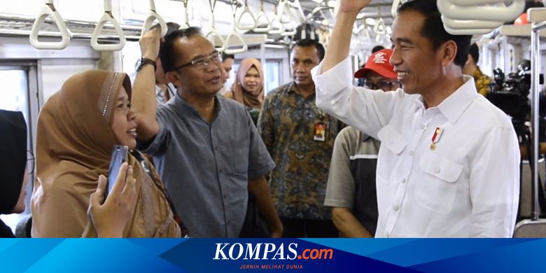 Saat Jokowi Naik Commuter Line...