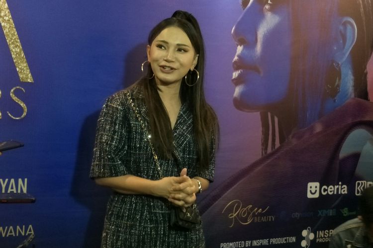 Foto : Rossa Ceritakan Pernah Manggung Saat Sakit dan Jarum Infus di Tangan