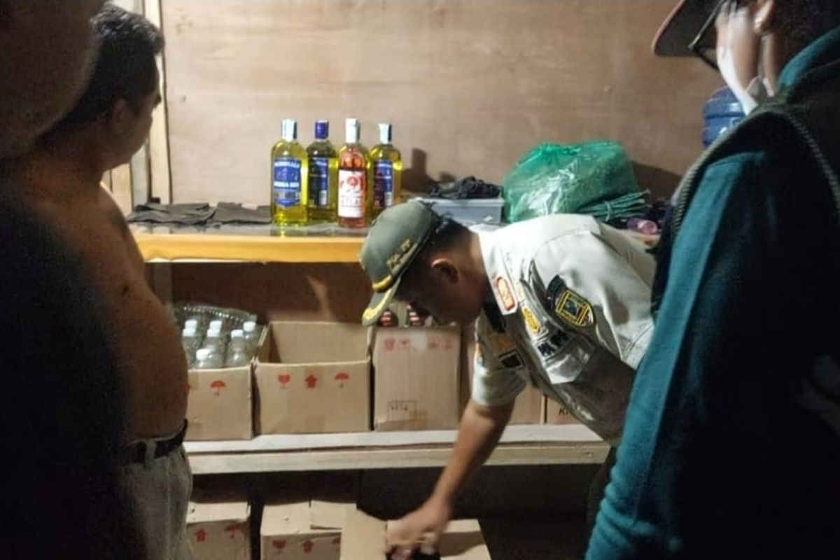 Satpol PP Kebumen Tindak Penjual Miras Berkedok Warung Kopi dan Toko Burung