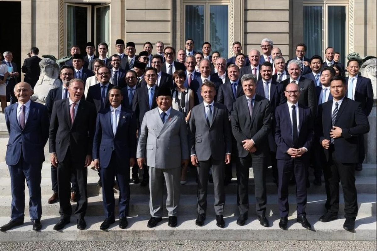 "Double Reading" Diplomasi Masif Prabowo ke Paris