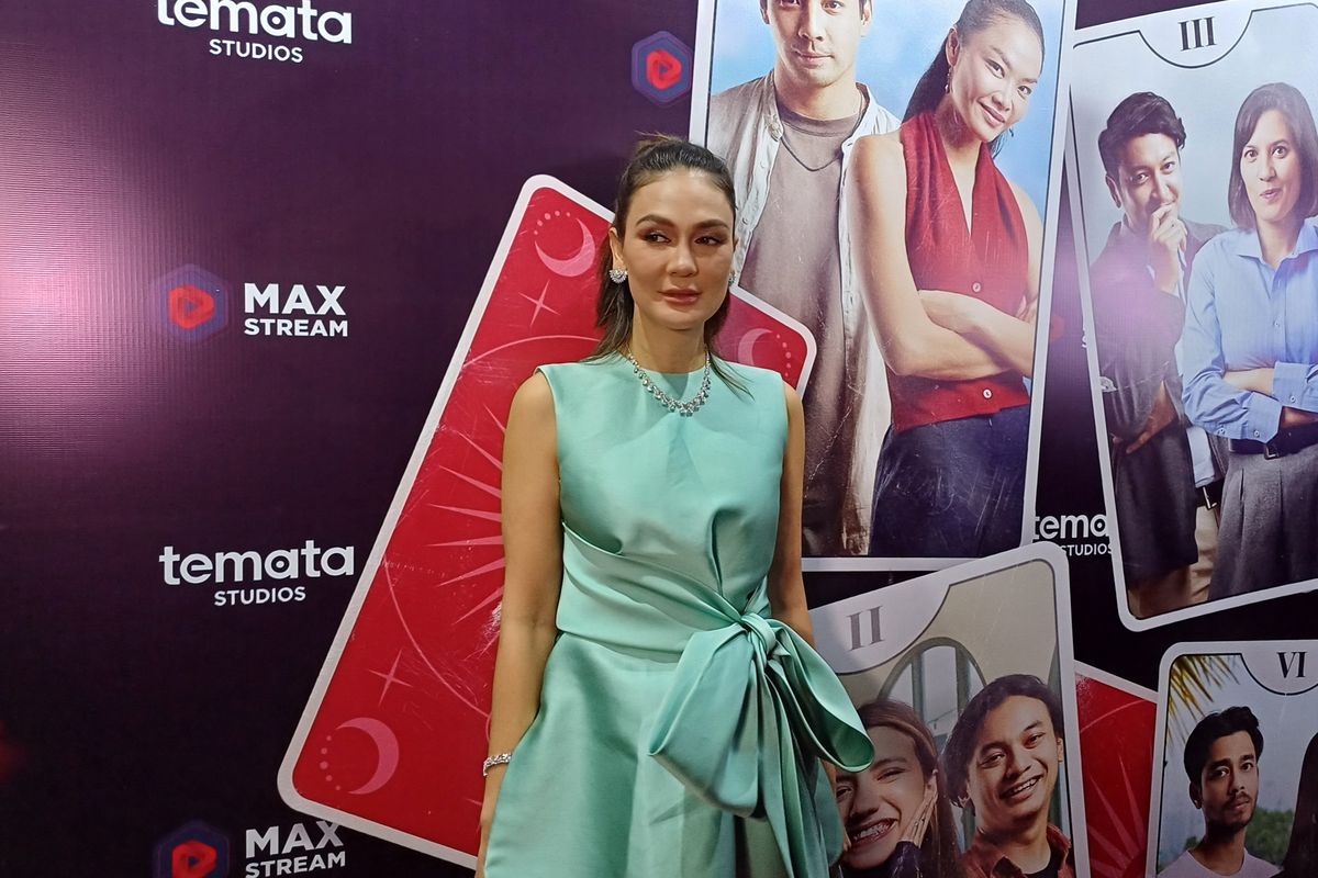 Luna Maya Tegur Pengunggah Video Dia Marah dalam Rapat