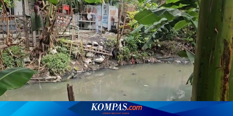 Tangani Bau dan Cegah Banjir, Pemkot Jaktim Tancap Gas Keruk Kali Sunter