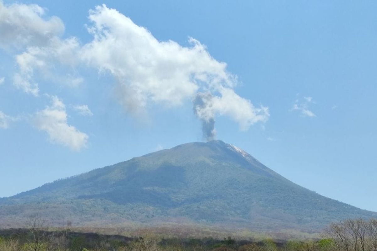 Bandara Gewayantana Larantuka Dibuka Kembali
