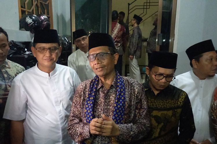 Ramai di Media Sosial Warganet Minta Bubarkan DPR dan Parpol, Mahfud MD: Lebih Baik Punya Parpol ...