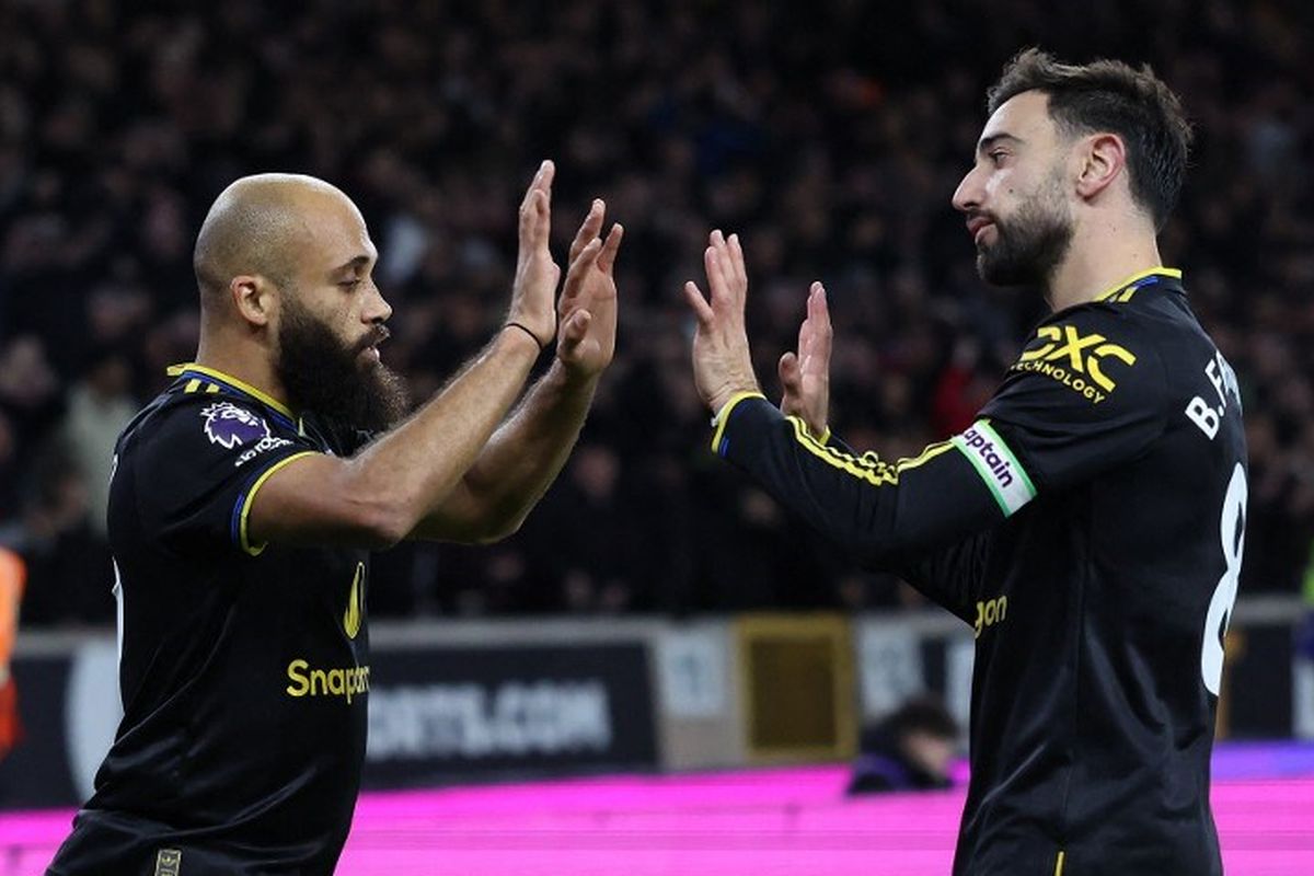 Pornô anal Etiane Felix gozando com piroca no cu e vibrador no clit...