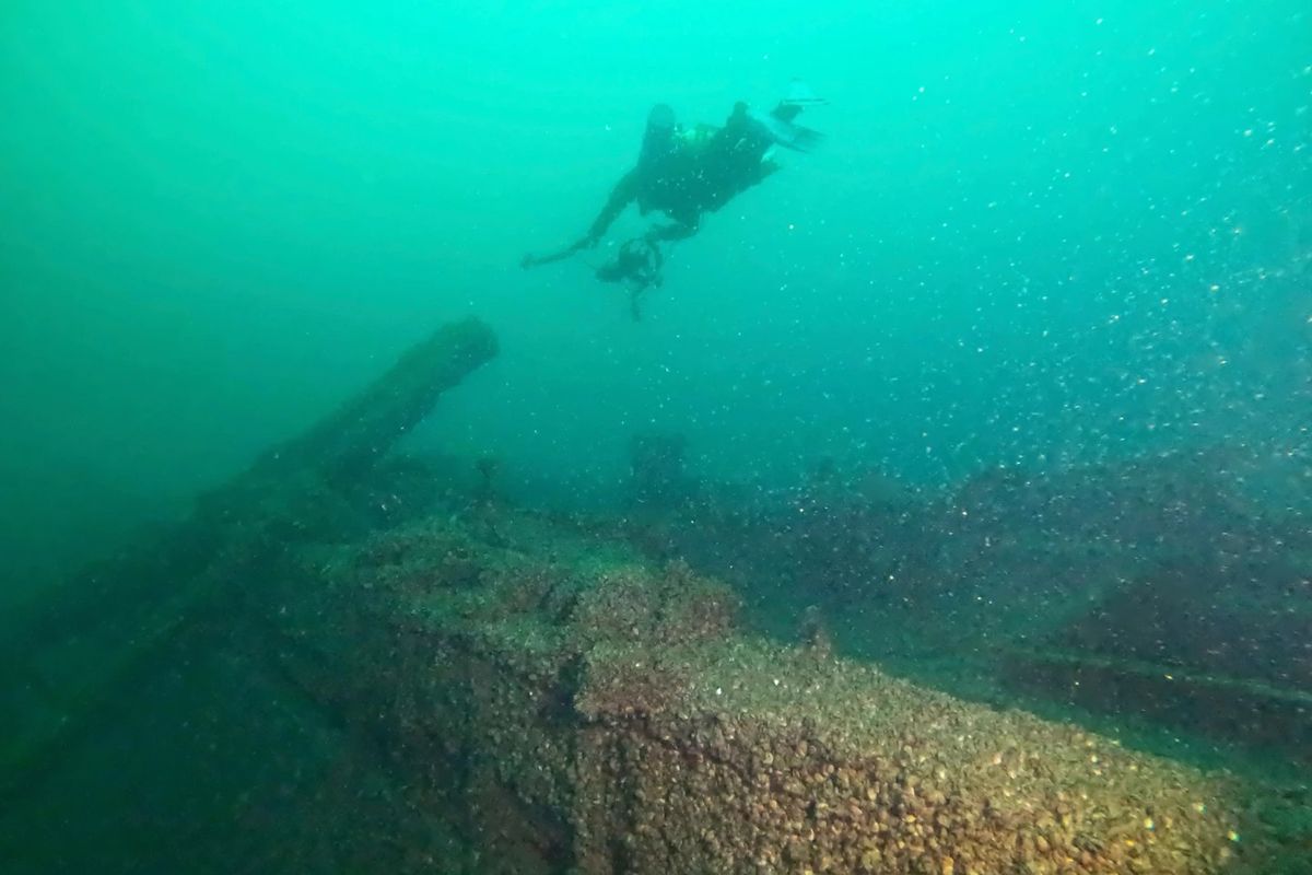 Penemuan Bangkai "Kapal Hantu" di Dasar Danau Michigan, AS