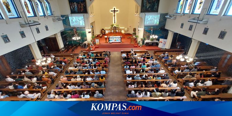 Umat Paroki Bidaracina Saksikan Misa Paus Fransiskus via "Live Streaming"