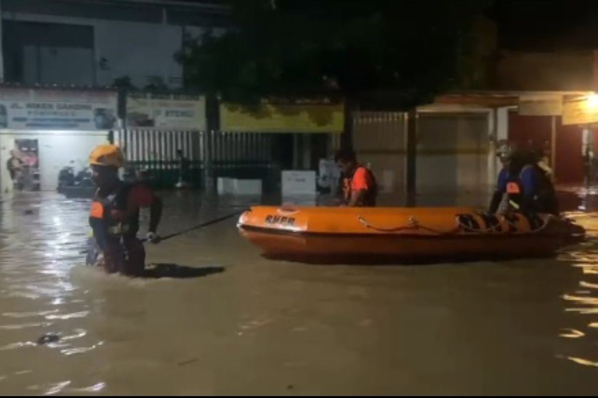 Hujan Deras Picu Banjir di Ponorogo, Warga Mengungsi