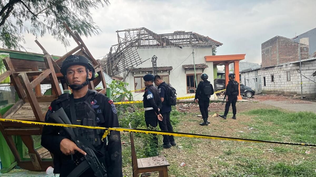 Temuan Selongsong Kembang Api di Lokasi Ledakan Rumah Polisi Mojokerto