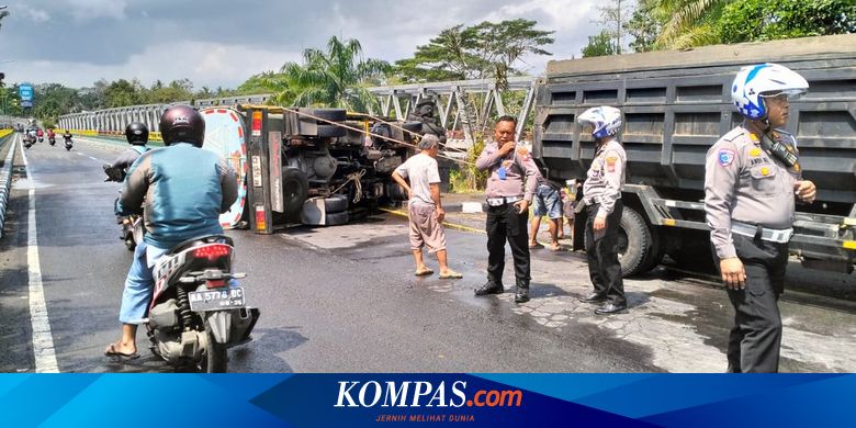 Truk Tangki Air Terguling di Jembatan Bantar, Lalin Kulon Progo-Jogja Sempat Terhambat