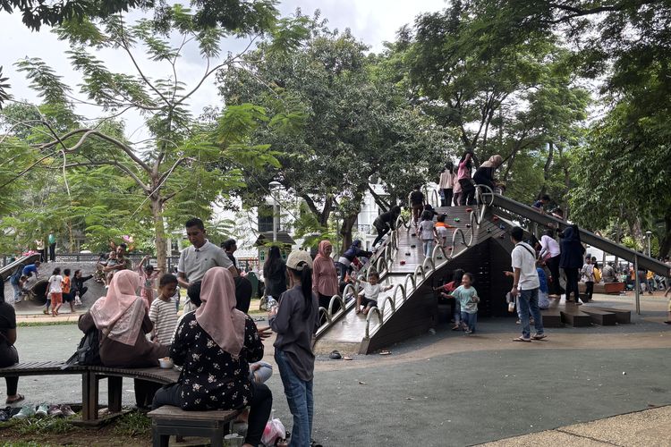 Foto : Libur Isra Miraj dan Imlek, Tebet Eco Park Jadi Destinasi ... Foto : Libur Isra Miraj dan Imlek, Tebet Eco Park Jadi Destinasi ...