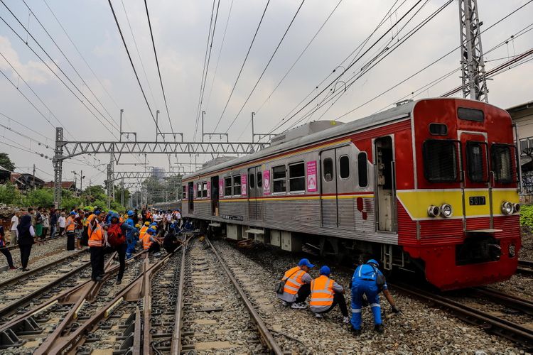 Antrean Kereta ke Manggarai Diperkirakan Normal Pukul 13.00 WIB