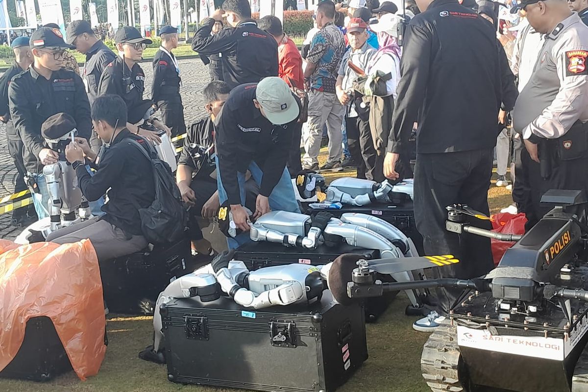 Penampakan Robot Polisi yang Masih "Tidur" saat HUT Bhayangkara di Monas