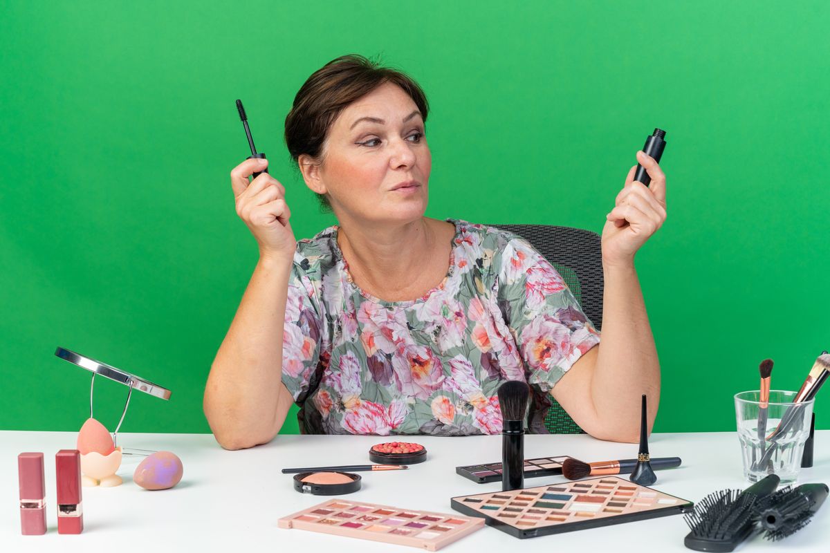 4 Tips Make Up yang Bikin Wajah Lebih Muda Hanya dalam 10 Menit