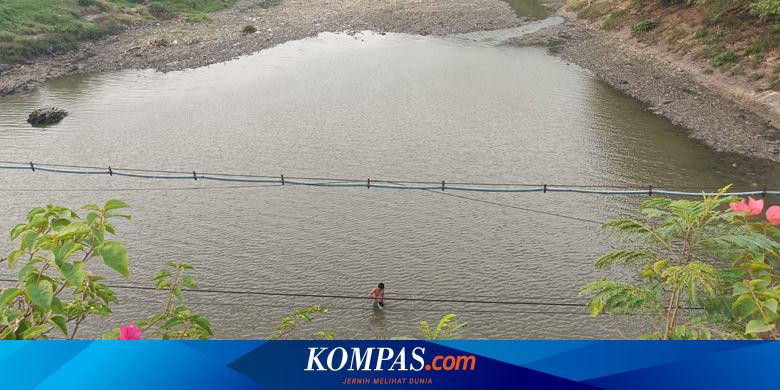 Kala Kali Bekasi Tercemar Limbah Pabrik dan Berbau Busuk...