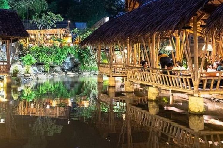 8 Tempat Makan Saung Lesehan di Bogor