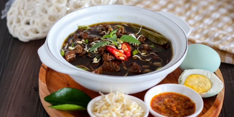 Tergoda Lezatnya Rawon, Sup Hitam Pekat asal Jawa Timur
