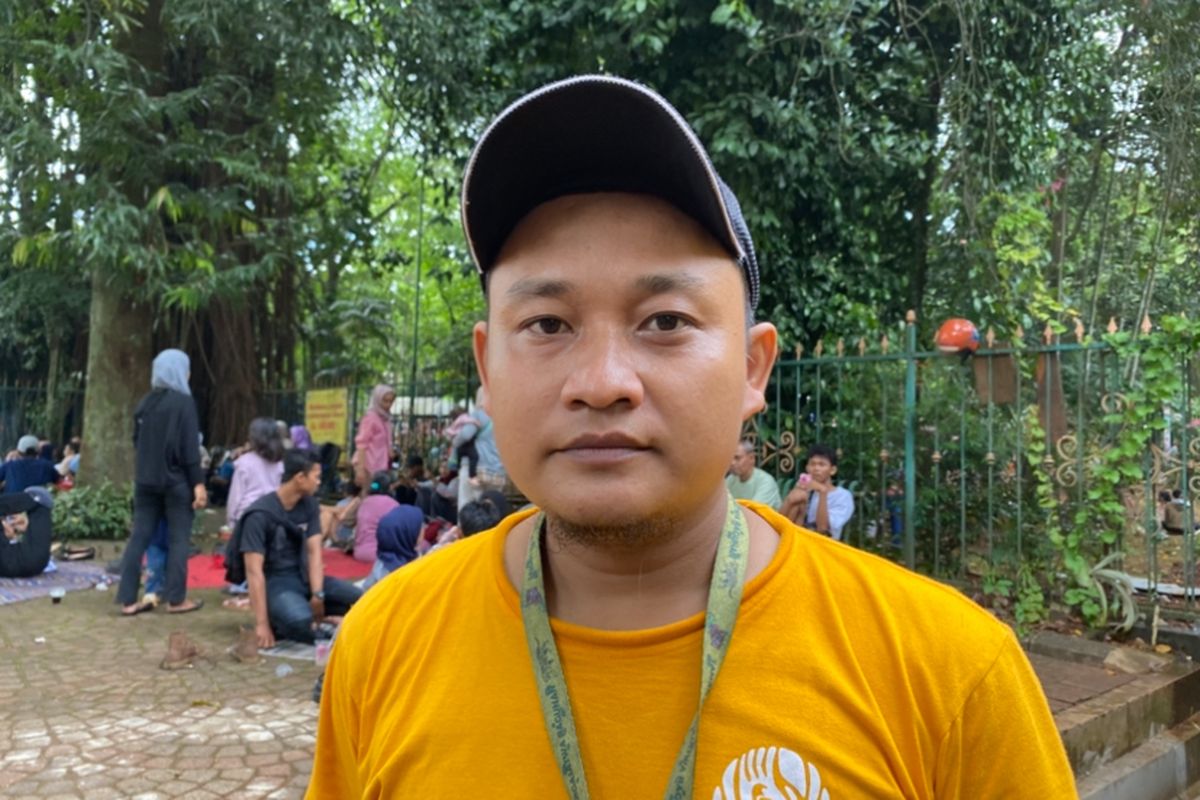 Tips Mengusir Ular ala Keeper Ragunan: Kuncinya Bukan Sapu, tapi Yakin Dulu