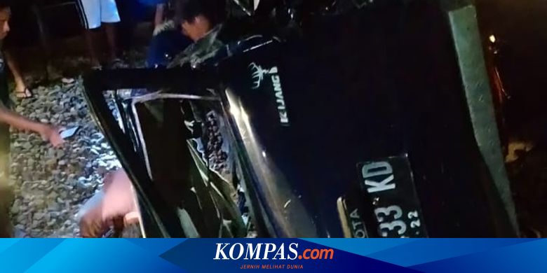 Viral, Video Mobil Mogok di Tengah Rel Tertabrak Kereta hingga Terseret ...