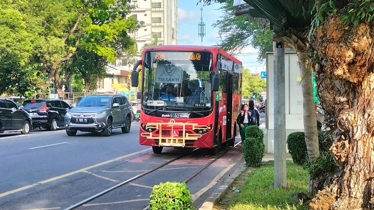 Penumpang BST Solo Keluhkan Waktu Tunggu yang Lama, Ternyata Ini Sebabnya