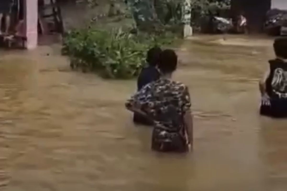 Banjir 1 Meter Rendam Tayan Kalbar, Apa Penyebabnya?