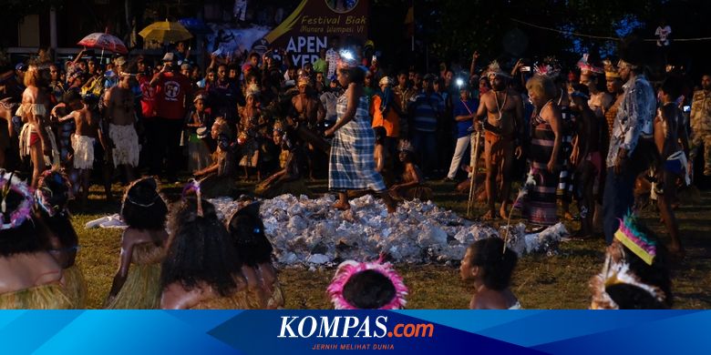 Mengenal Apen Bayeren, Tradisi Injak Batu Panas di Biak Numfor