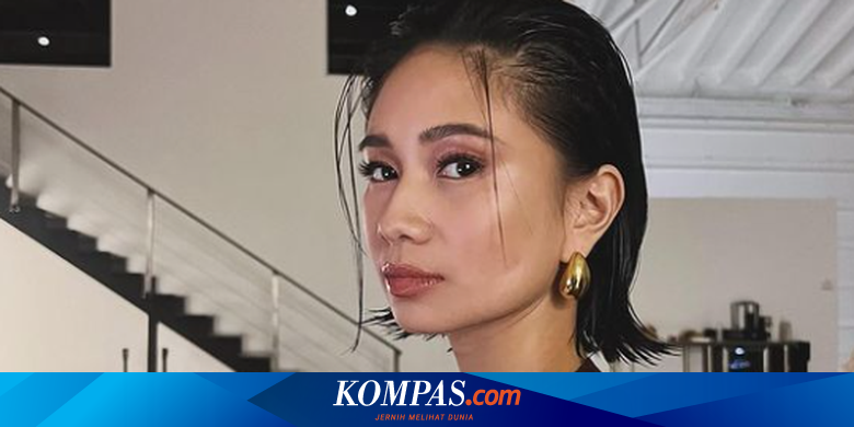 Lirik Lagu Magnets - NIKI