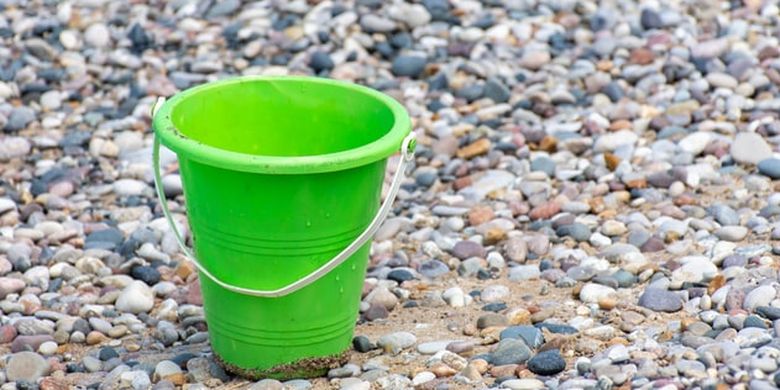 Cara Mudah Menambal Ember Plastik yang Pecah dan Bocor