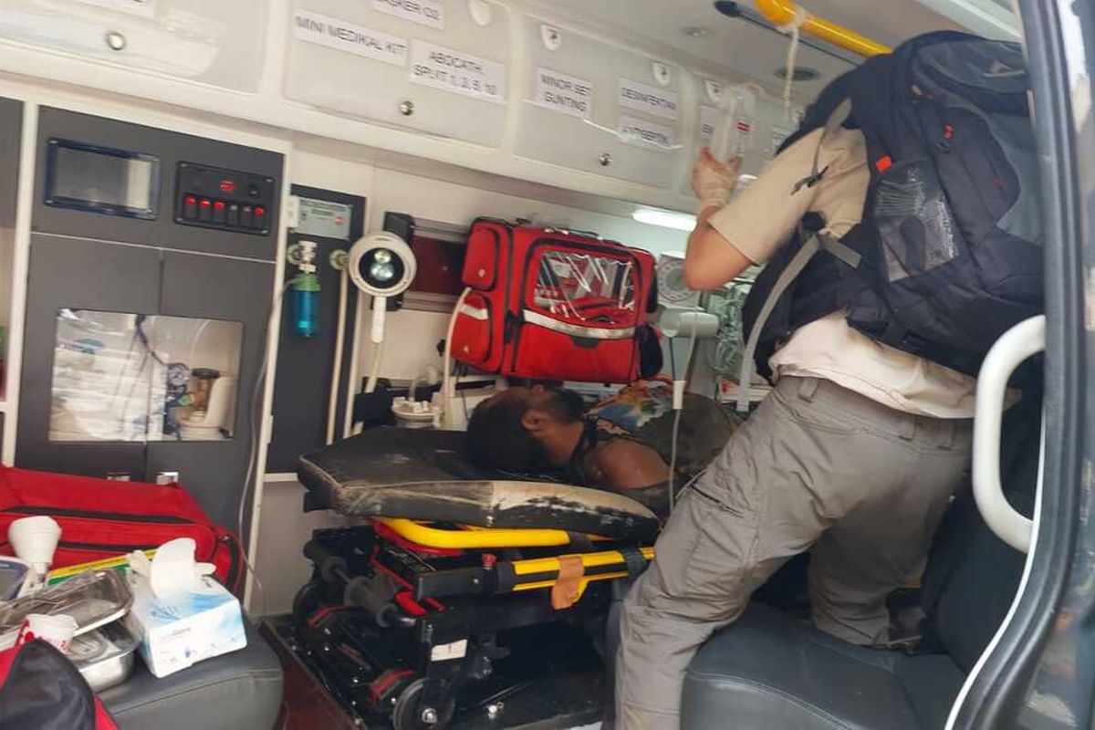 Dikawal Ketat, KKB Aske Mabel Tiba di Mako Brimob dengan Kaki Terluka