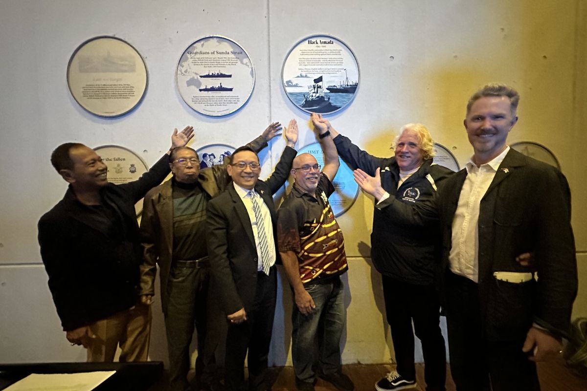 Plakat Black Armada Dipasang, Bukti Sejarah Dukungan Australia kepada ...