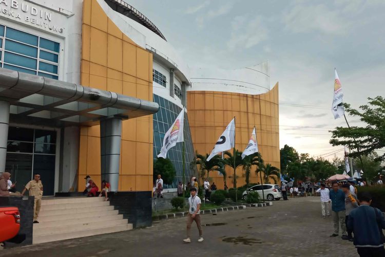 Bawaslu Babel Soroti Pemasangan Atribut Partai di GOR Milik Pemda Bawaslu Babel Soroti Pemasangan Atribut Partai di GOR Milik Pemda